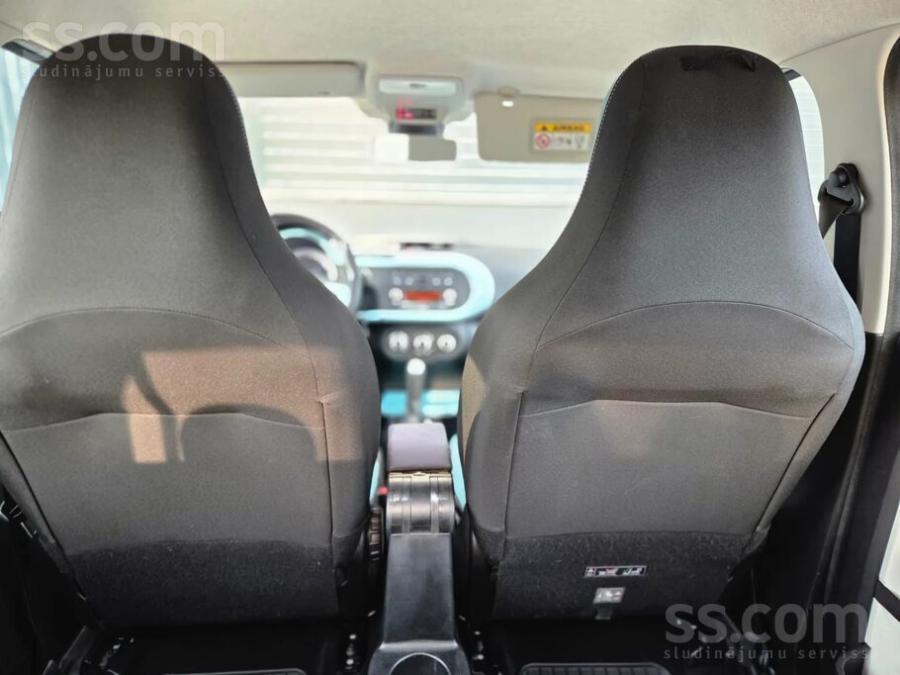 Green Renault Twingo 2015 in Riga, with an engine capacity of 1.00 L and mileage of 81 thousand km for 5500 €, photo 29 on AUTOMOTO.COM.LV