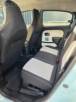 Green Renault Twingo 2015 in Riga, with an engine capacity of 1.00 L and mileage of 81 thousand km for 5500 €, photo 33 on AUTOMOTO.COM.LV