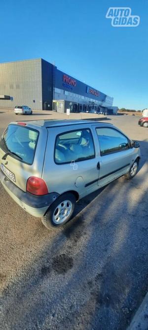 Pelēks Renault Twingo 1999 Klaipėda, ar dzinēja tilpumu 1.10 L un nobraukumu 218 tūkst. km par 1350 €, foto 2 vietnē AUTOMOTO.COM.LV
