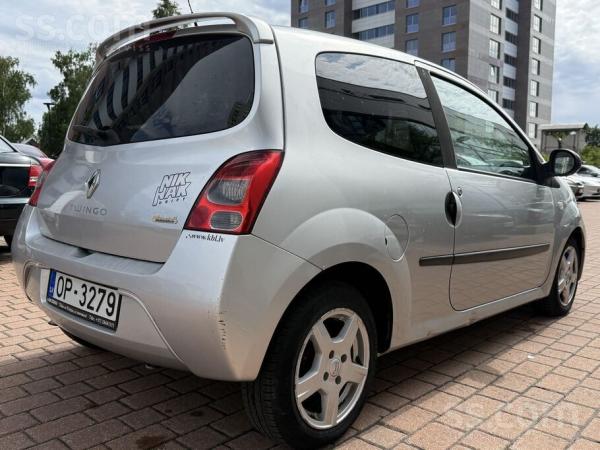 Pelēks Renault Twingo 2007 Rīga, ar dzinēja tilpumu 1.10 L un nobraukumu 0 tūkst. km par 2300 €, foto 4 vietnē AUTOMOTO.COM.LV