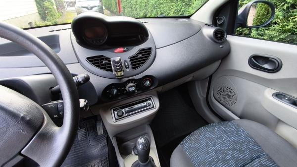 Grey Renault Twingo 2008 in Vilkaviskis, with an engine capacity of 1.50 L and mileage of 152 thousand km for 1490 €, photo 8 on AUTOMOTO.COM.LV