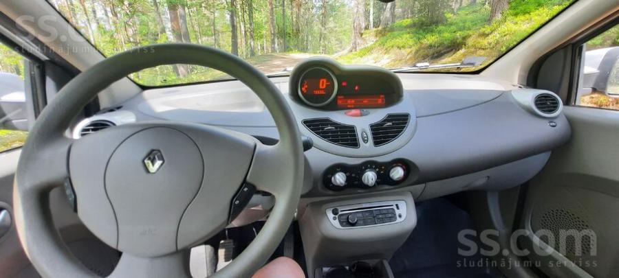 Pelēks Renault Twingo 2013 Rīga, ar dzinēja tilpumu 1.50 L un nobraukumu 74 tūkst. km par 400 €, foto 9 vietnē AUTOMOTO.COM.LV