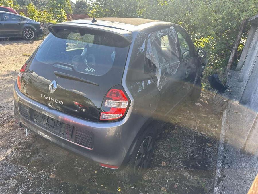 Grey Renault Twingo 2016 in Taurage, with an engine capacity of 1.00 L and mileage of 136 thousand km for 1500 €, photo 4 on AUTOMOTO.COM.LV
