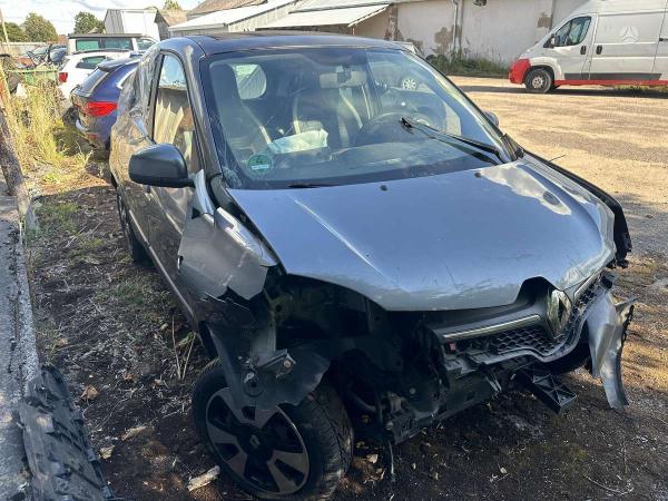 Pelēks Renault Twingo 2016 Tauragė, ar dzinēja tilpumu 1.00 L un nobraukumu 136 tūkst. km par 1500 €, foto 5 vietnē AUTOMOTO.COM.LV