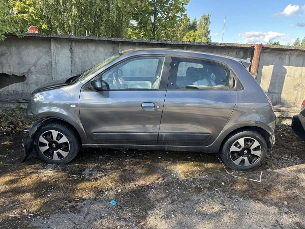 Pelēks Renault Twingo 2016 Tauragė, ar dzinēja tilpumu 1.00 L un nobraukumu 136 tūkst. km par 1500 €, foto 7 vietnē AUTOMOTO.COM.LV