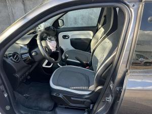 Grey Renault Twingo 2016 in Taurage, with an engine capacity of 1.00 L and mileage of 136 thousand km for 1500 €, photo 9 on AUTOMOTO.COM.LV