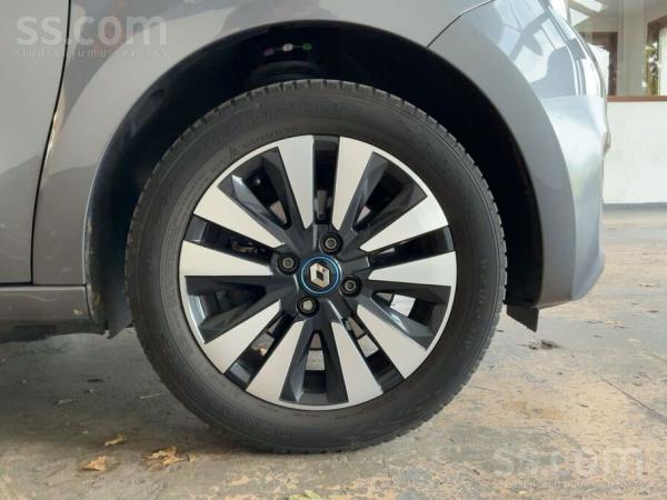 Grey Renault Twingo 2020 in Limbazi, with an engine capacity of 1.10 L and mileage of 101 thousand km for 11945 €, photo 6 on AUTOMOTO.COM.LV