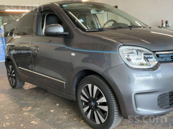 Grey Renault Twingo 2020 in Limbazi, with an engine capacity of 1.10 L and mileage of 101 thousand km for 11945 €, photo 7 on AUTOMOTO.COM.LV