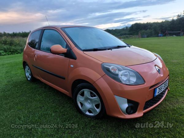 Orange Renault Twingo 2008 in Narva, with an engine capacity of 1.10 L and mileage of 112 thousand km for 1650 €, photo 1 on AUTOMOTO.COM.LV
