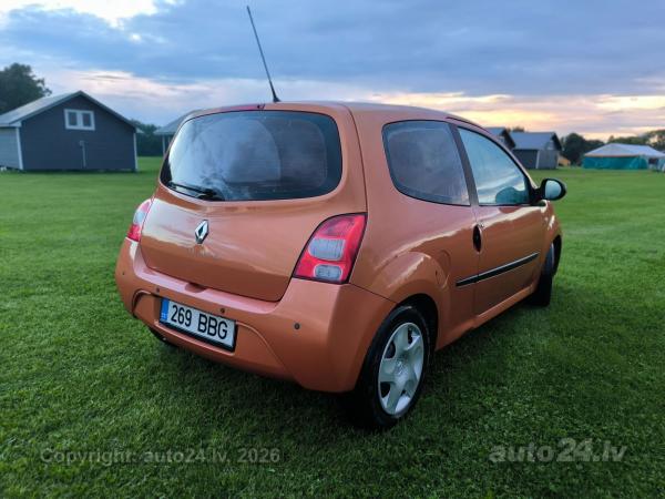 Orange Renault Twingo 2008 in Narva, with an engine capacity of 1.10 L and mileage of 112 thousand km for 1650 €, photo 5 on AUTOMOTO.COM.LV