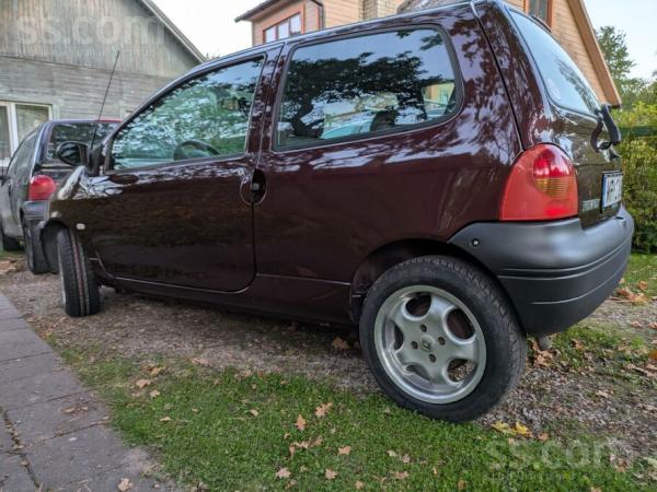 Red Renault Twingo 2004 in Jurmala, with an engine capacity of 1.20 L and mileage of 230 thousand km for 2800 €, photo 2 on AUTOMOTO.COM.LV