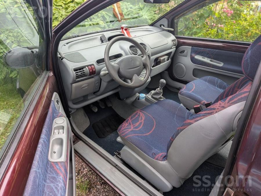 Red Renault Twingo 2004 in Jurmala, with an engine capacity of 1.20 L and mileage of 230 thousand km for 2800 €, photo 5 on AUTOMOTO.COM.LV