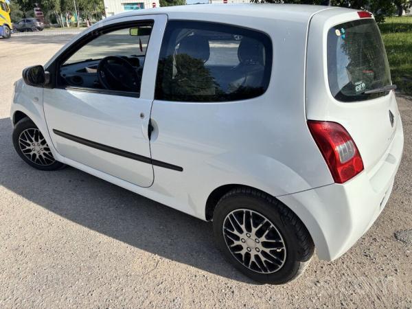 Balts Renault Twingo 2011 Kuldīga, ar dzinēja tilpumu 1.20 L un nobraukumu 266 tūkst. km par 1490 €, foto 3 vietnē AUTOMOTO.COM.LV