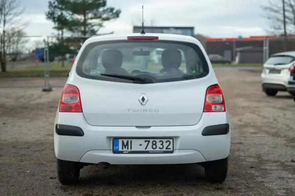 White Renault Twingo 2009 in Liepaja, with an engine capacity of 1.20 L and mileage of 72 thousand km for 2150 €, photo 3 on AUTOMOTO.COM.LV