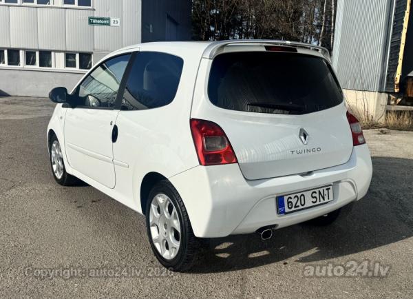White Renault Twingo 2010 in Tallinn, with an engine capacity of 1.50 L and mileage of 202 thousand km for 2500 €, photo 4 on AUTOMOTO.COM.LV