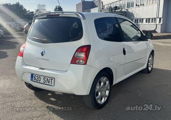 White Renault Twingo 2010 in Tallinn, with an engine capacity of 1.50 L and mileage of 202 thousand km for 2500 €, photo 5 on AUTOMOTO.COM.LV
