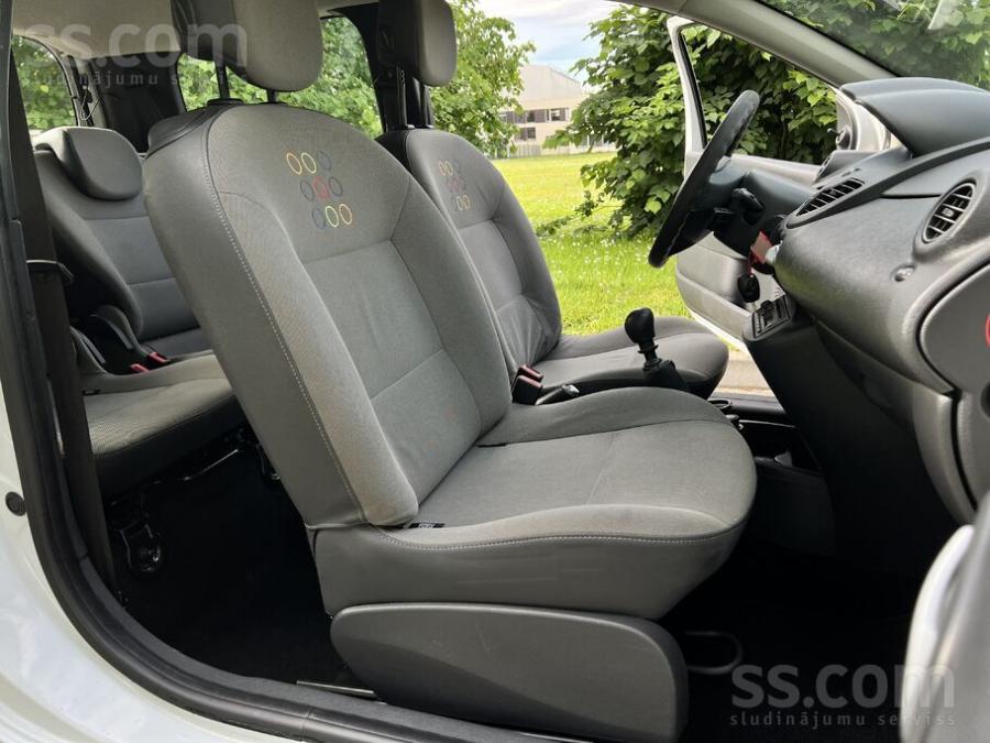 Balts Renault Twingo 2011 Cēsis, ar dzinēja tilpumu 1.20 L un nobraukumu 241 tūkst. km par 2650 €, foto 12 vietnē AUTOMOTO.COM.LV