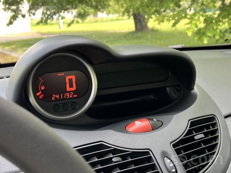 Balts Renault Twingo 2011 Cēsis, ar dzinēja tilpumu 1.20 L un nobraukumu 241 tūkst. km par 2650 €, foto 20 vietnē AUTOMOTO.COM.LV