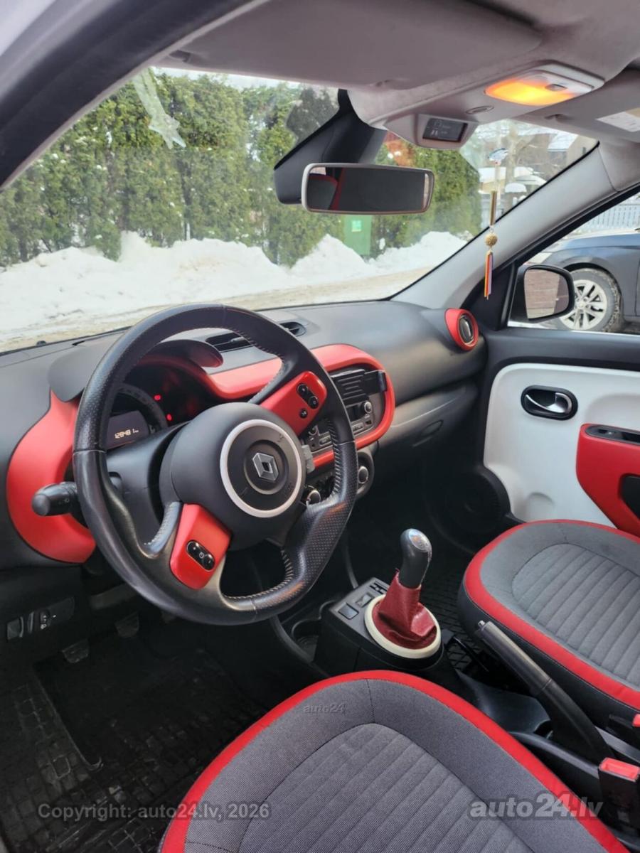 Balts Renault Twingo 2015 Tallina, ar dzinēja tilpumu 1.00 L un nobraukumu 128 tūkst. km par 3200 €, foto 3 vietnē AUTOMOTO.COM.LV