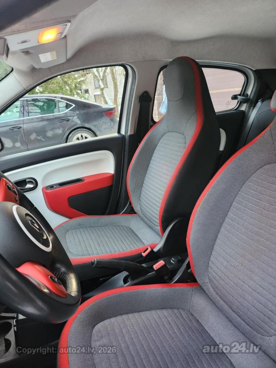 Balts Renault Twingo 2015 Tallina, ar dzinēja tilpumu 1.00 L un nobraukumu 128 tūkst. km par 3200 €, foto 8 vietnē AUTOMOTO.COM.LV