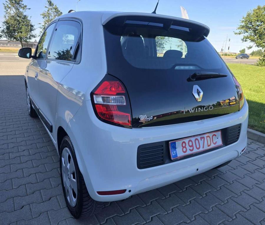 White Renault Twingo 2019 in Panevezys, with an engine capacity of 1.00 L and mileage of 97 thousand km for 3999 €, photo 4 on AUTOMOTO.COM.LV