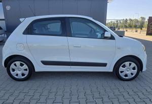 White Renault Twingo 2019 in Panevezys, with an engine capacity of 1.00 L and mileage of 97 thousand km for 3999 €, photo 7 on AUTOMOTO.COM.LV
