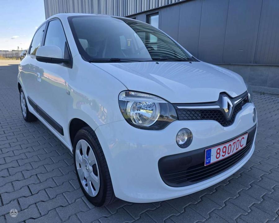 White Renault Twingo 2019 in Panevezys, with an engine capacity of 1.00 L and mileage of 97 thousand km for 3999 €, photo 8 on AUTOMOTO.COM.LV