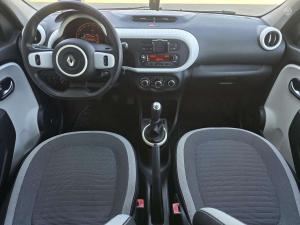 White Renault Twingo 2019 in Panevezys, with an engine capacity of 1.00 L and mileage of 97 thousand km for 3999 €, photo 10 on AUTOMOTO.COM.LV