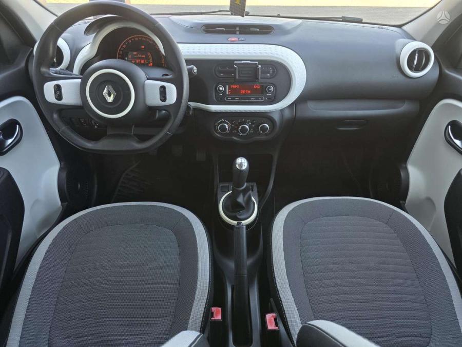 White Renault Twingo 2019 in Panevezys, with an engine capacity of 1.00 L and mileage of 97 thousand km for 3999 €, photo 10 on AUTOMOTO.COM.LV