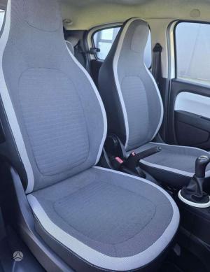 White Renault Twingo 2019 in Panevezys, with an engine capacity of 1.00 L and mileage of 97 thousand km for 3999 €, photo 12 on AUTOMOTO.COM.LV