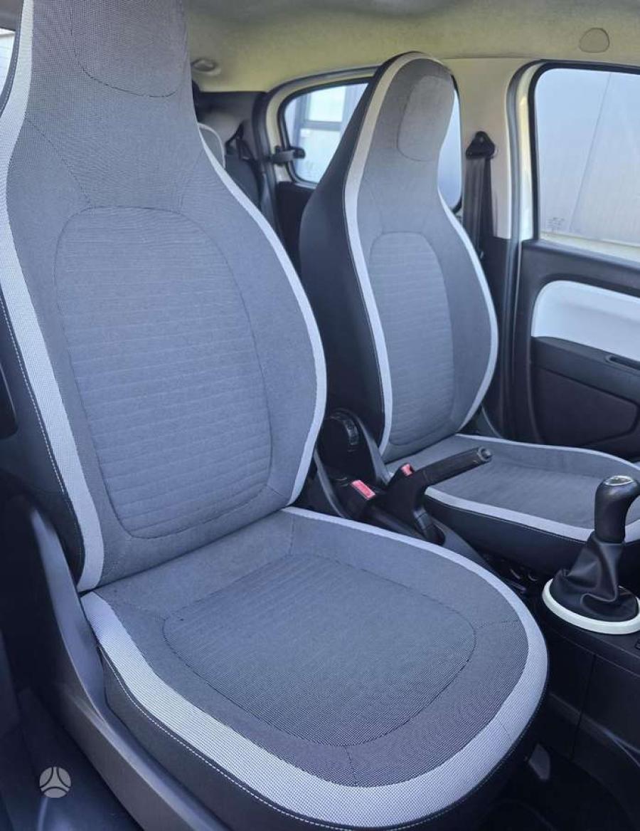White Renault Twingo 2019 in Panevezys, with an engine capacity of 1.00 L and mileage of 97 thousand km for 3999 €, photo 12 on AUTOMOTO.COM.LV