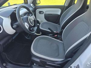 White Renault Twingo 2019 in Panevezys, with an engine capacity of 1.00 L and mileage of 97 thousand km for 3999 €, photo 15 on AUTOMOTO.COM.LV