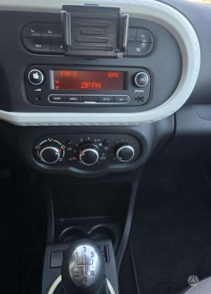 White Renault Twingo 2019 in Panevezys, with an engine capacity of 1.00 L and mileage of 97 thousand km for 3999 €, photo 20 on AUTOMOTO.COM.LV
