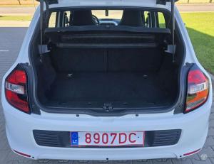 White Renault Twingo 2019 in Panevezys, with an engine capacity of 1.00 L and mileage of 97 thousand km for 3999 €, photo 22 on AUTOMOTO.COM.LV