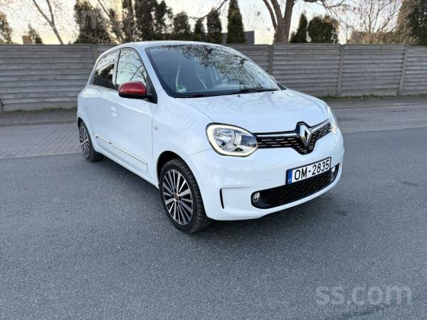 White Renault Twingo 2020 in Jelgava, with an engine capacity of 0.90 L and mileage of 0 thousand km for 8700 €, photo 2 on AUTOMOTO.COM.LV