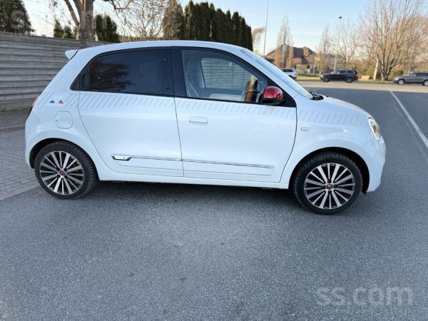 White Renault Twingo 2020 in Jelgava, with an engine capacity of 0.90 L and mileage of 0 thousand km for 8700 €, photo 3 on AUTOMOTO.COM.LV