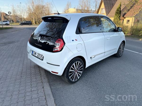 White Renault Twingo 2020 in Jelgava, with an engine capacity of 0.90 L and mileage of 0 thousand km for 8700 €, photo 4 on AUTOMOTO.COM.LV