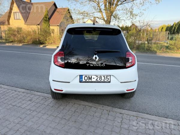 White Renault Twingo 2020 in Jelgava, with an engine capacity of 0.90 L and mileage of 0 thousand km for 8700 €, photo 5 on AUTOMOTO.COM.LV