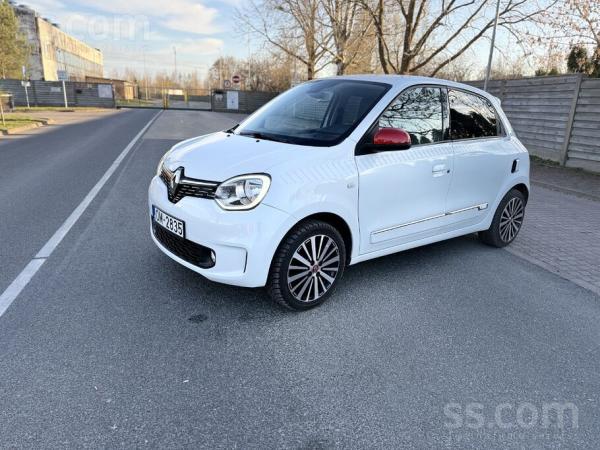 White Renault Twingo 2020 in Jelgava, with an engine capacity of 0.90 L and mileage of 0 thousand km for 8700 €, photo 7 on AUTOMOTO.COM.LV