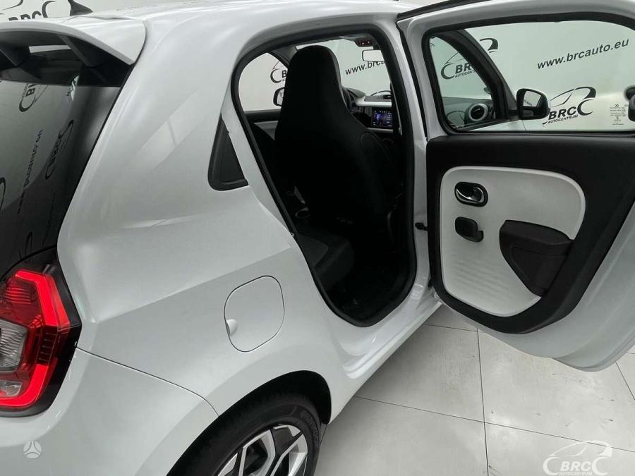 White Renault Twingo 2022 in Vilnius, with an engine capacity of 0.00 L and mileage of 26 thousand km for 9900 €, photo 12 on AUTOMOTO.COM.LV