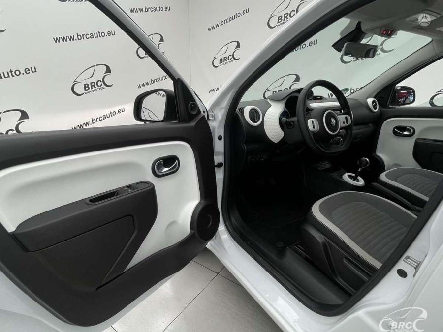 White Renault Twingo 2022 in Vilnius, with an engine capacity of 0.00 L and mileage of 26 thousand km for 9900 €, photo 19 on AUTOMOTO.COM.LV