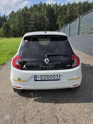White Renault Twingo 2022 in Vilnius, with an engine capacity of 0.00 L and mileage of 31 thousand km for 7500 €, photo 4 on AUTOMOTO.COM.LV