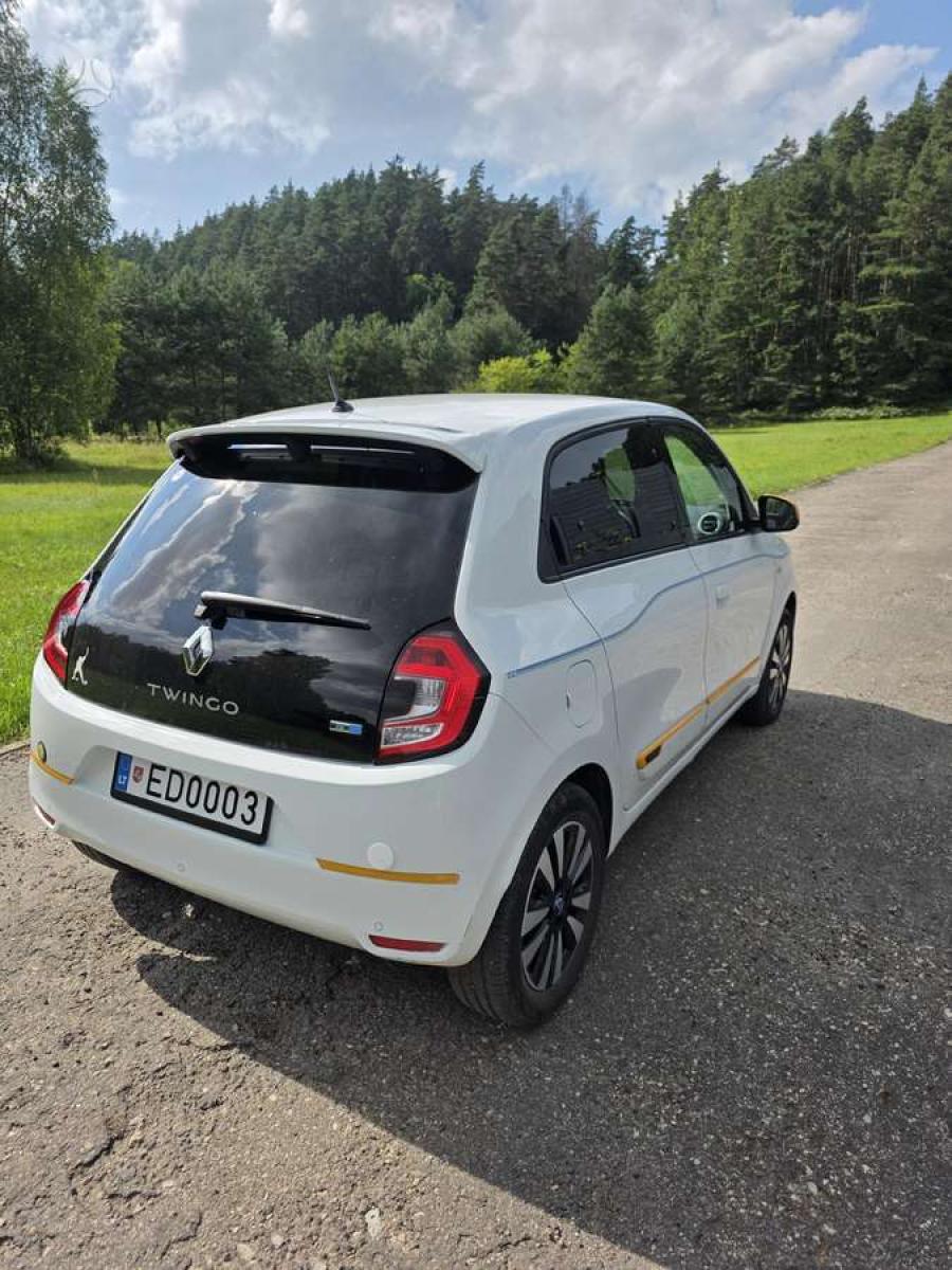 White Renault Twingo 2022 in Vilnius, with an engine capacity of 0.00 L and mileage of 31 thousand km for 7500 €, photo 5 on AUTOMOTO.COM.LV