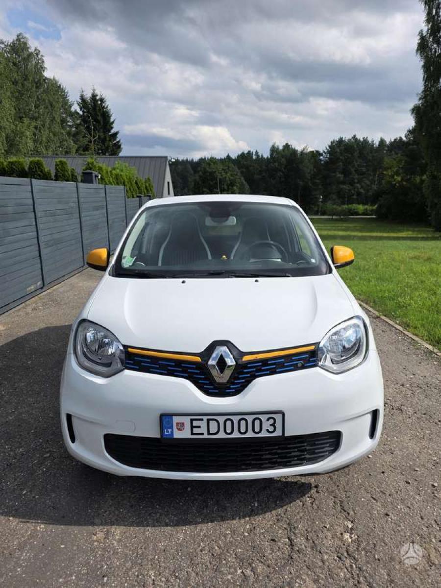 White Renault Twingo 2022 in Vilnius, with an engine capacity of 0.00 L and mileage of 31 thousand km for 7500 €, photo 6 on AUTOMOTO.COM.LV