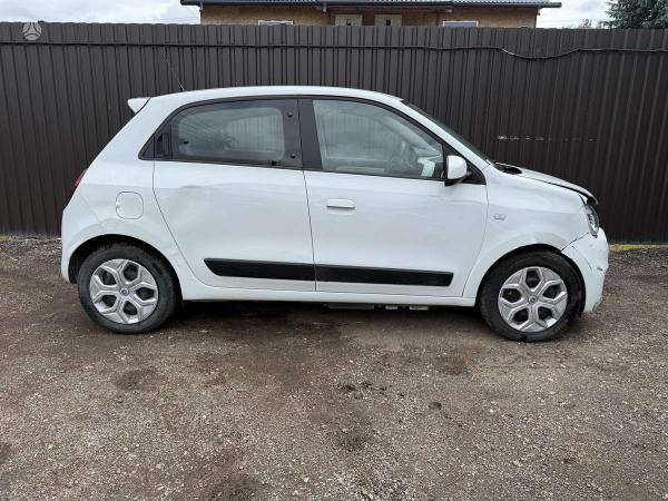 White Renault Twingo 2022 in Kaunas, with an engine capacity of 0.00 L and mileage of 35 thousand km for 5200 €, photo 2 on AUTOMOTO.COM.LV
