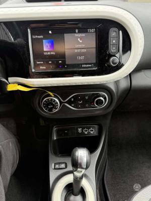 White Renault Twingo 2022 in Kaunas, with an engine capacity of 0.00 L and mileage of 35 thousand km for 5200 €, photo 11 on AUTOMOTO.COM.LV