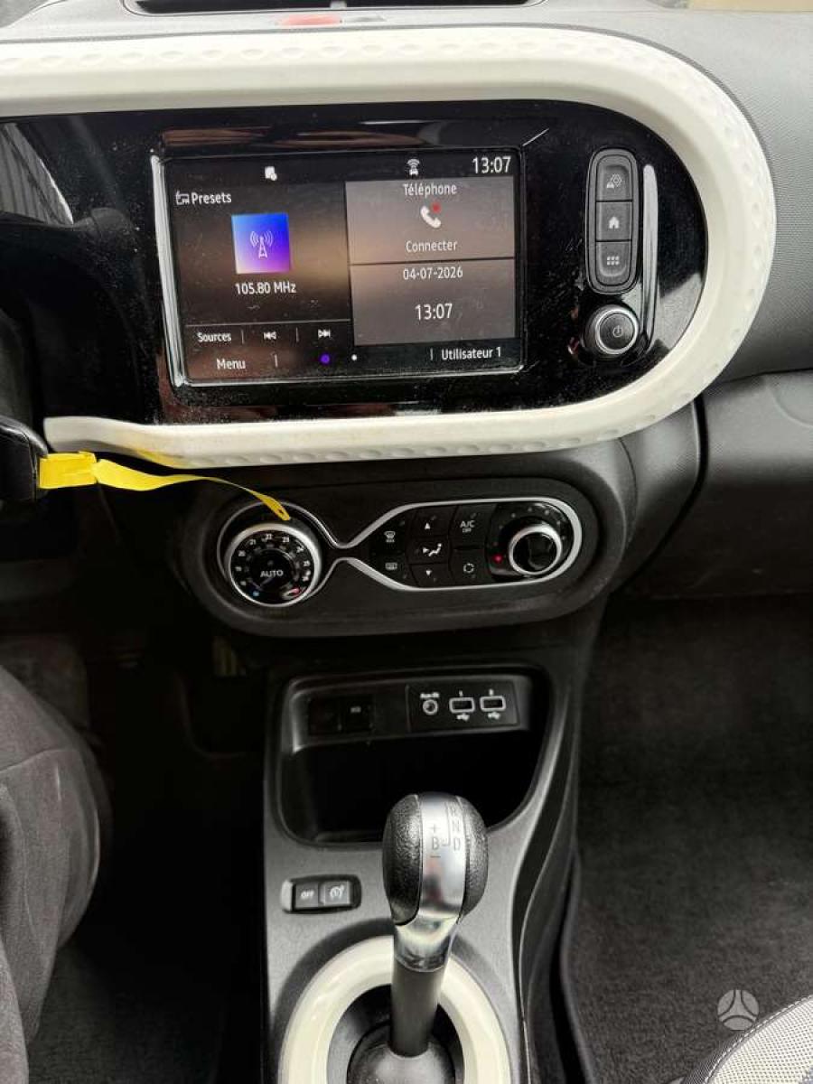 White Renault Twingo 2022 in Kaunas, with an engine capacity of 0.00 L and mileage of 35 thousand km for 5200 €, photo 11 on AUTOMOTO.COM.LV