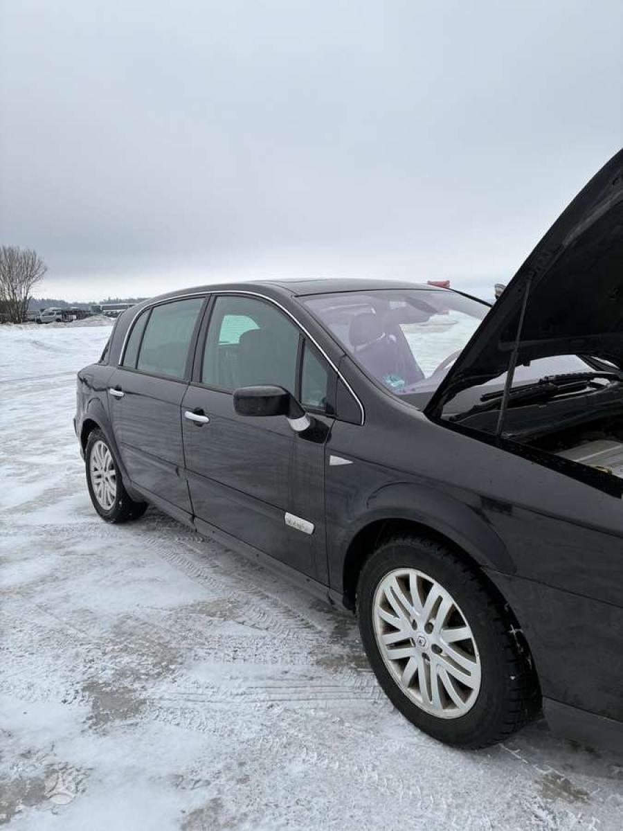 Black Renault vel-satis 2006 in Salcininkai, with an engine capacity of 2.19 L and mileage of 314 thousand km for 790 €, photo 7 on AUTOMOTO.COM.LV