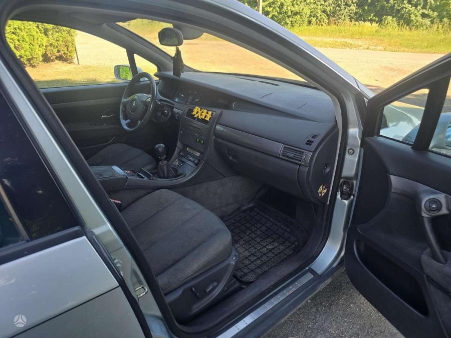 Pelēks Renault vel-satis 2004 Jurbarkas, ar dzinēja tilpumu 2.20 L un nobraukumu 240 tūkst. km par 1000 €, foto 8 vietnē AUTOMOTO.COM.LV