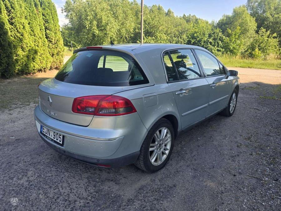 Pelēks Renault vel-satis 2004 Jurbarkas, ar dzinēja tilpumu 2.20 L un nobraukumu 240 tūkst. km par 950 €, foto 3 vietnē AUTOMOTO.COM.LV